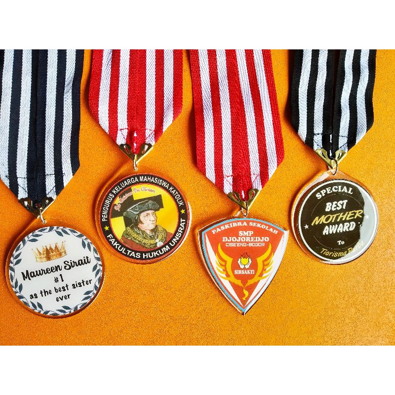 Jual Medali Akrilik Timbul Lapisan Resin - Mendali Wisuda Sekolah ...