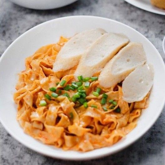 Jual SINGAPORE FISH CAKE NOODLE ( MIE FROZEN ) | FROZEN FOOD | BOWL LEH ...