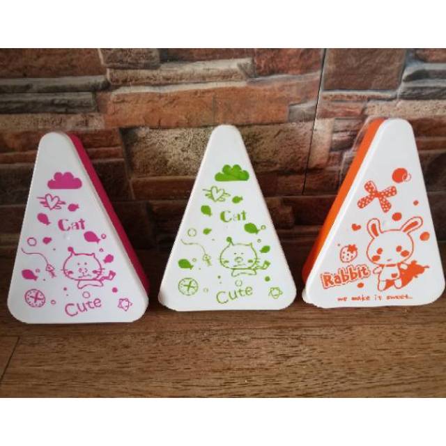 Jual Lunch Box Karakter 3 Sekat Bentuk Segitiga Unik / Kotak Makan ...