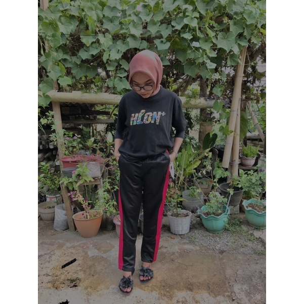 Jual celana trening Alfina garis merah | Shopee Indonesia