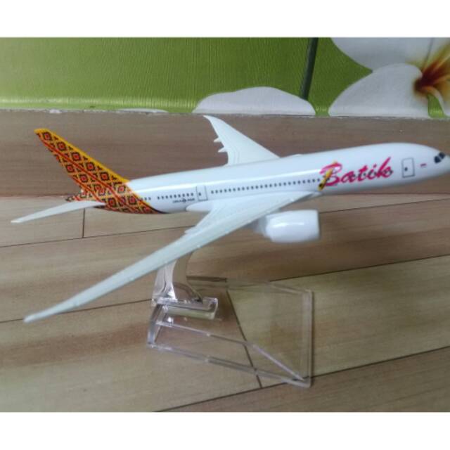 Jual Miniatur Pesawat Batik Air | Shopee Indonesia