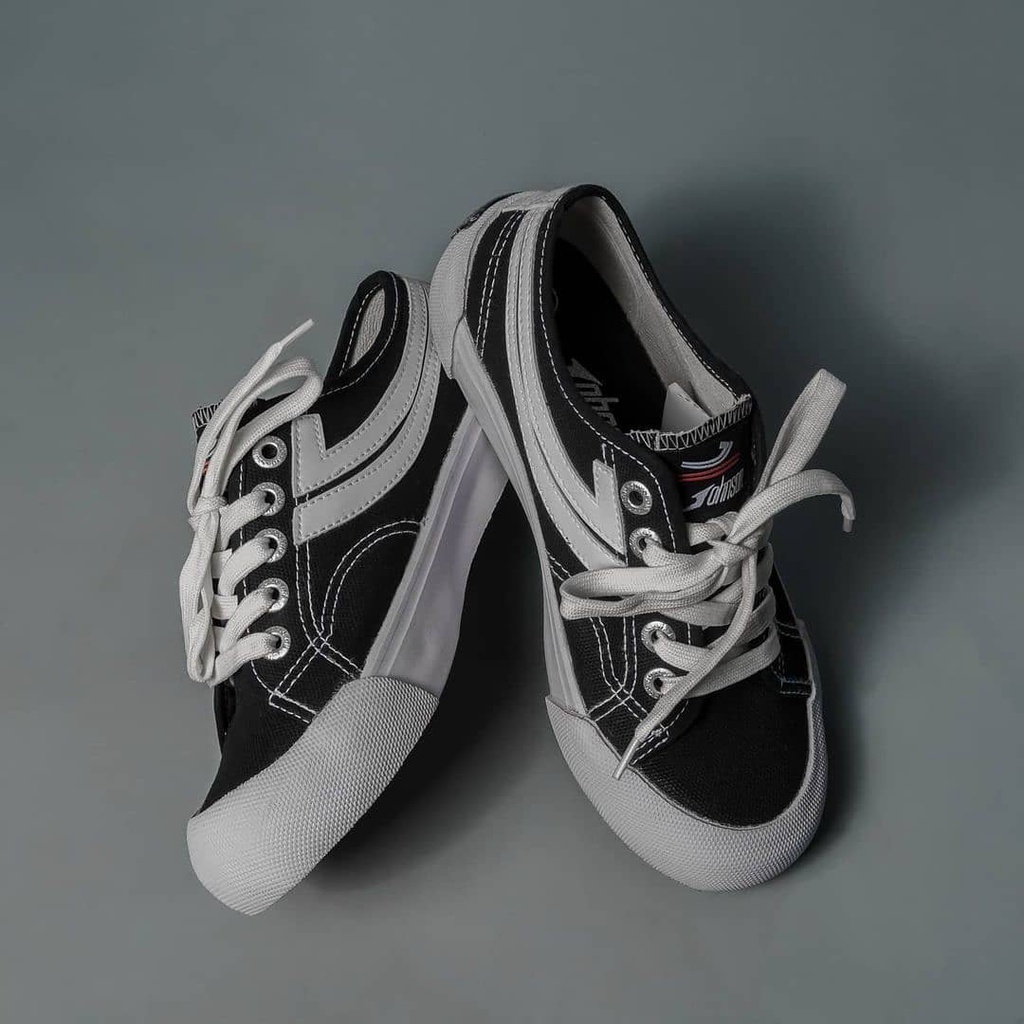 Jual Sepatu Johnson Galxy Pro Bw Low Original Cocok untuk sekolah dan ...