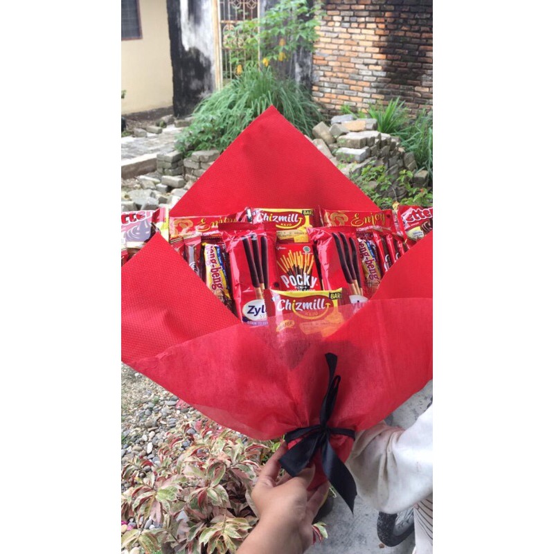 Jual bucket snack/bucket makanan/kado wisuda/kado ulang tahun | Shopee ...