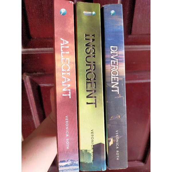 Jual NOVEL DIVERGENT TRILOGY BY VERONICA ROTH | Shopee Indonesia