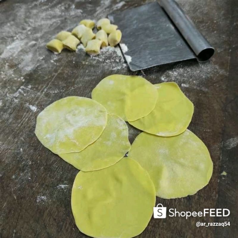 Jual Kulit Dimsum / pangsit / gyoza WARNA BULAT diameter 8 tipis ...