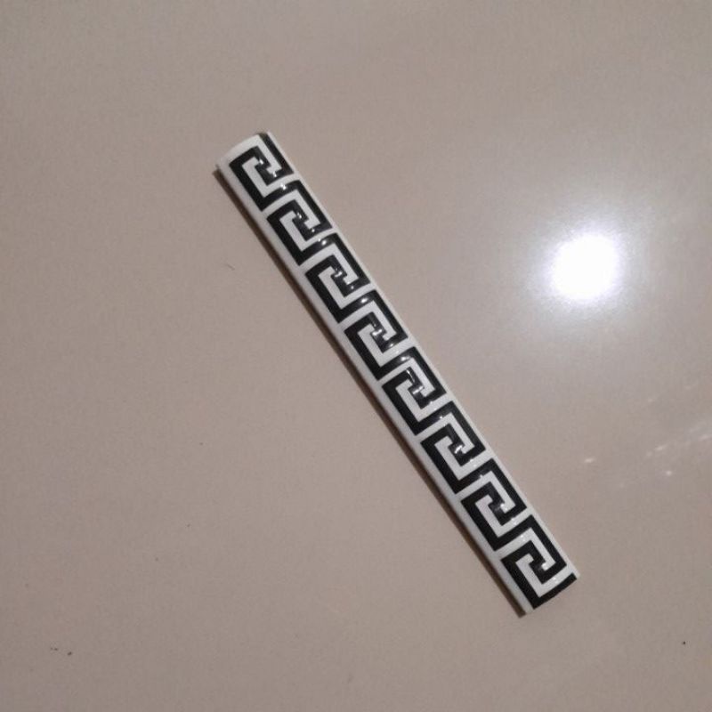 Jual KUKU MACAN / BON BON / LIST KERAMIK MOTIF VERSACE 20 CM | Shopee Indonesia