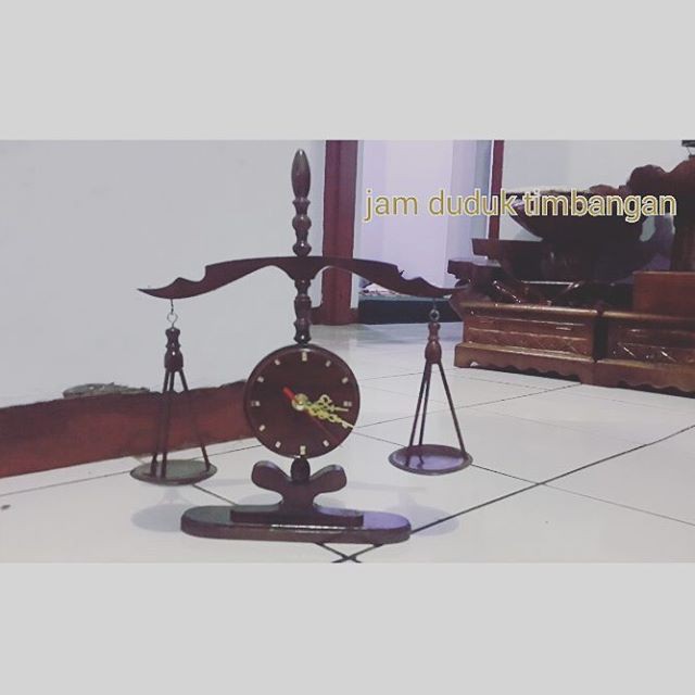 Jual Jam duduk timbangan dari kayu jati | Shopee Indonesia