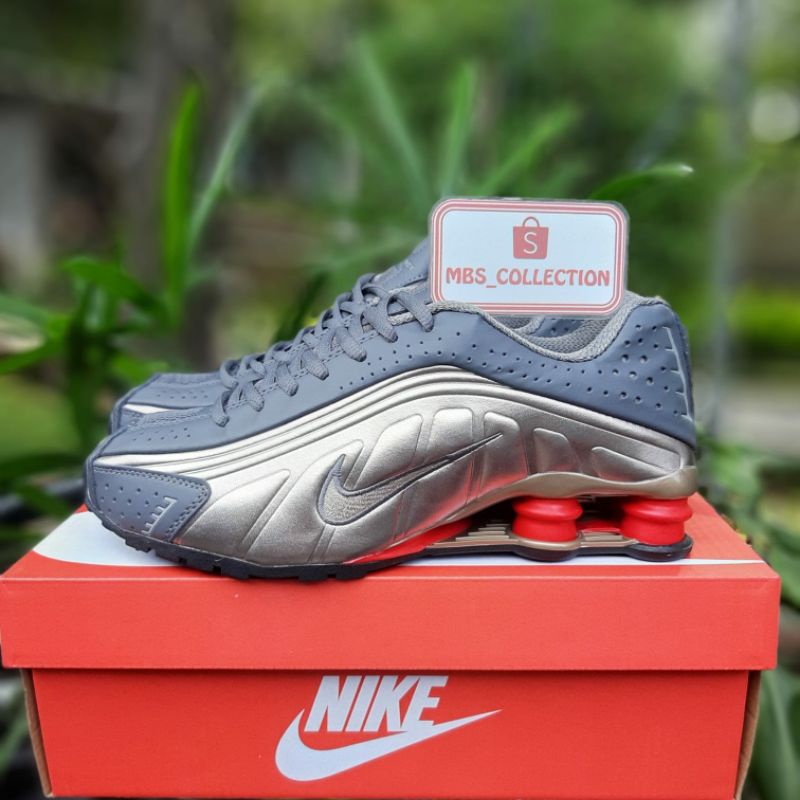 Jual SEPATU NIKE SHOX R4 GREY METALLIC RED PREMIUM ORIGINAL | Shopee ...