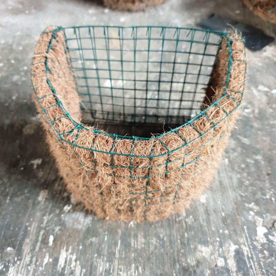 Jual pot anggrek / pot coco fiber / pot ijuk kelapa dinding bulan 1/2 ...
