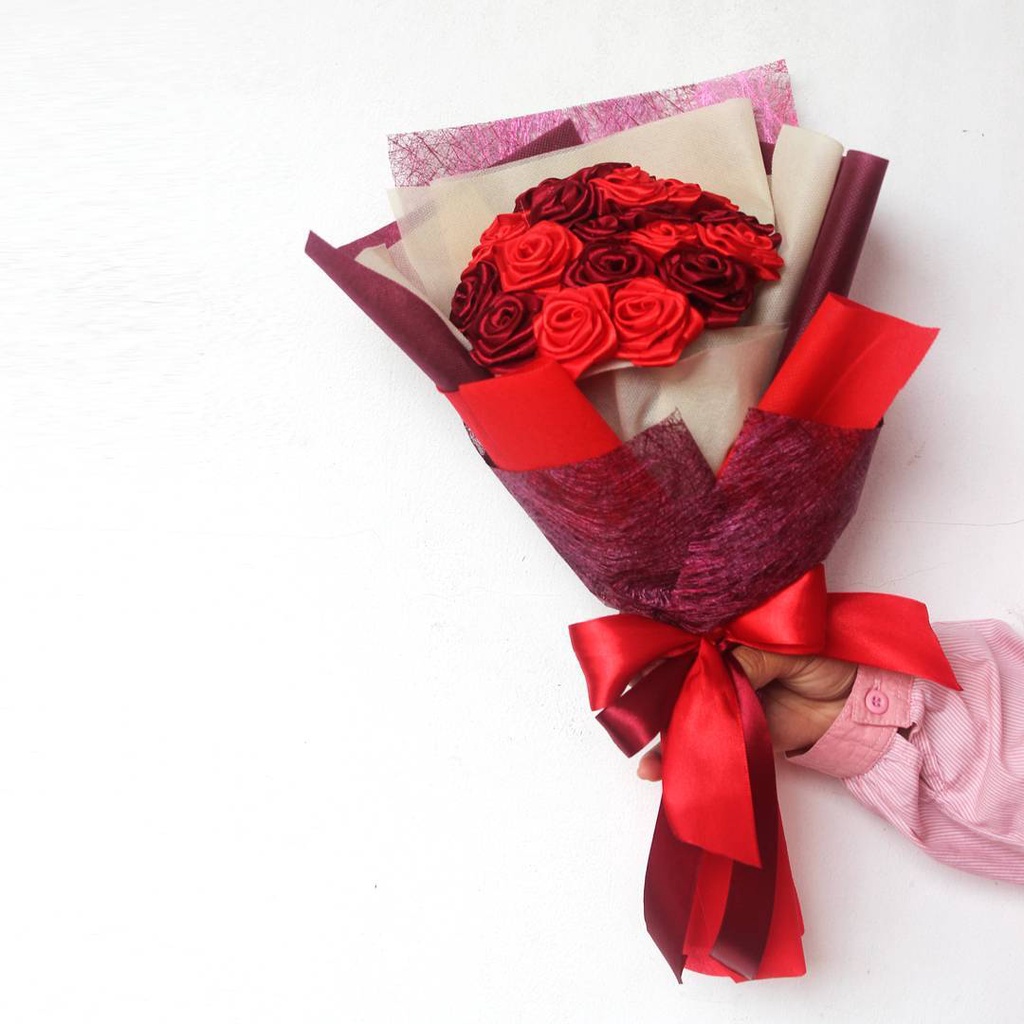 Jual Buket Bunga Mawar Satin Isi 20 bunga | SATIN ROSE BOUQUET | Ajisai ...