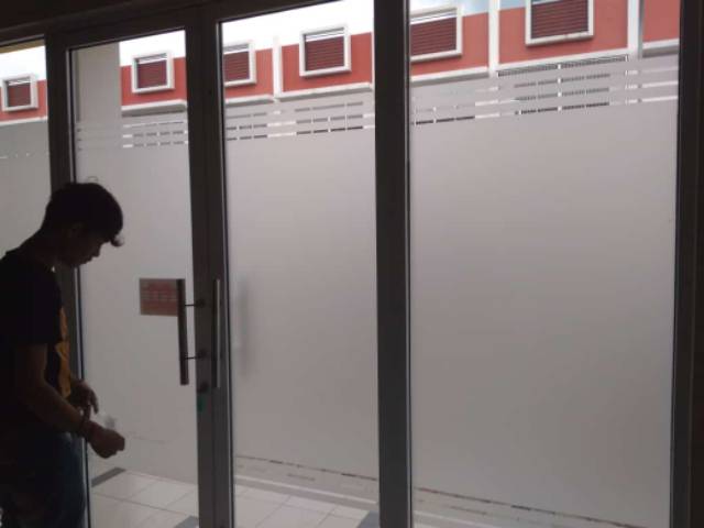 Jual Stiker sunblas polos / sticker sunblast buram untuk kamar mandi ...