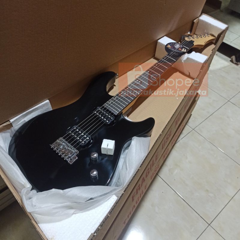Jual Gitar elektrik Samick SS71 BK original free packing kayu | Shopee ...