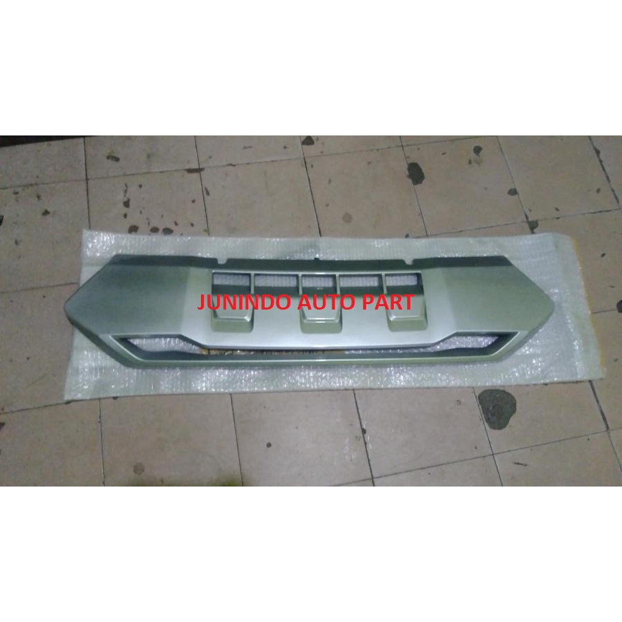Jual GARNISH SILVER BUMPER DEPAN MITSUBISHI NEW PAJERO 2021 6400J516HB ...