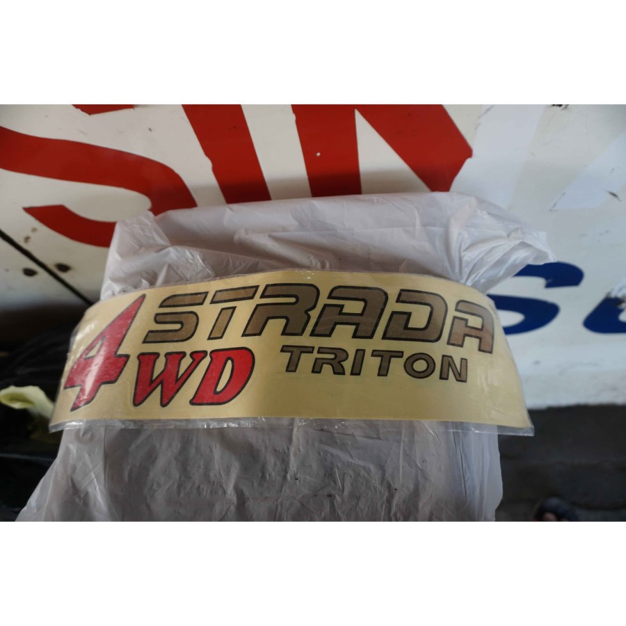 Jual Cutting Stiker 4WD Strada Triton 1 set | Shopee Indonesia