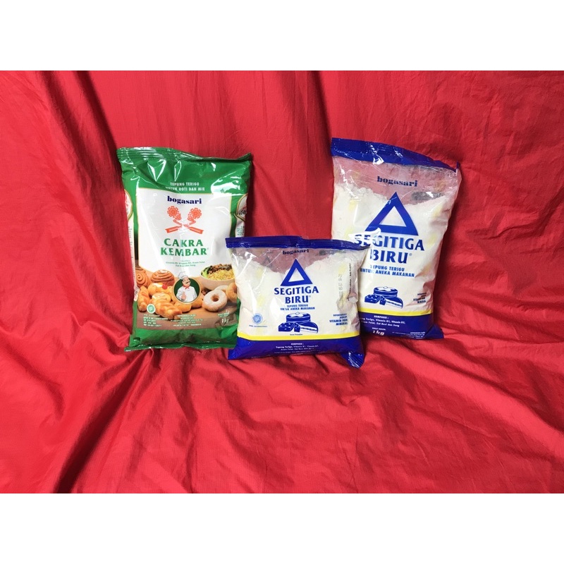 Jual tepung bogasari segitiga biru, cakra kembar 500g, 1kg, 1kg | Shopee Indonesia