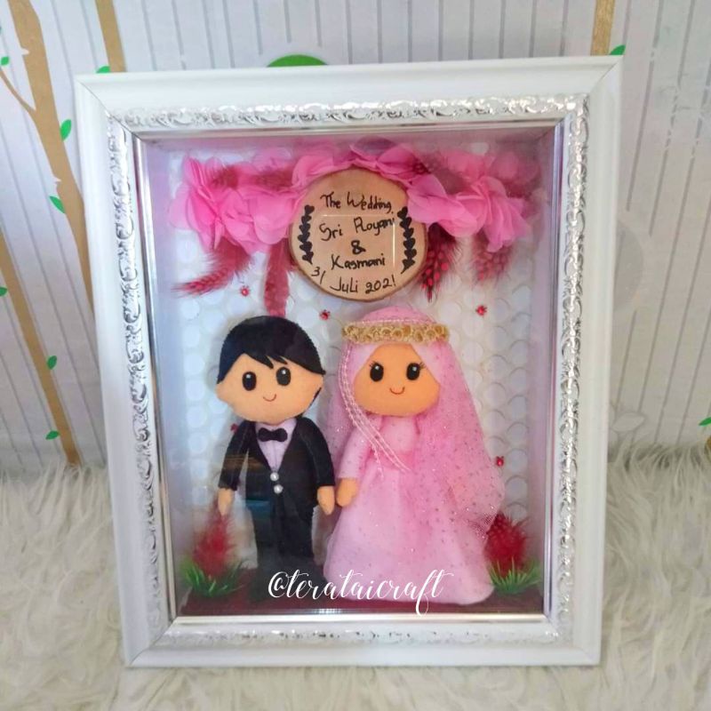 Jual Boneka pengantin 15 cm + frame kaca 20x25x5 cm series A (design ...