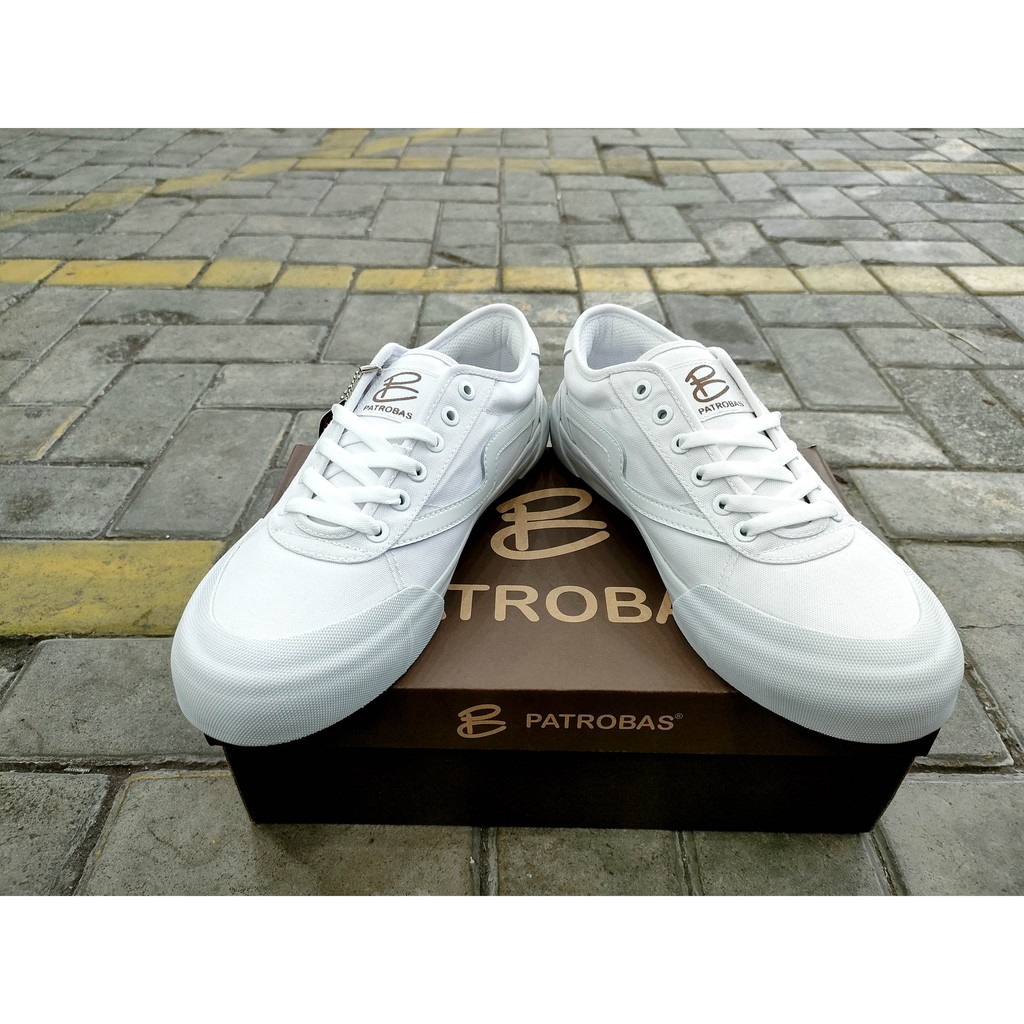 Jual Patrobas Ivan Triple White Low (Free Kaoskaki) | Shopee Indonesia