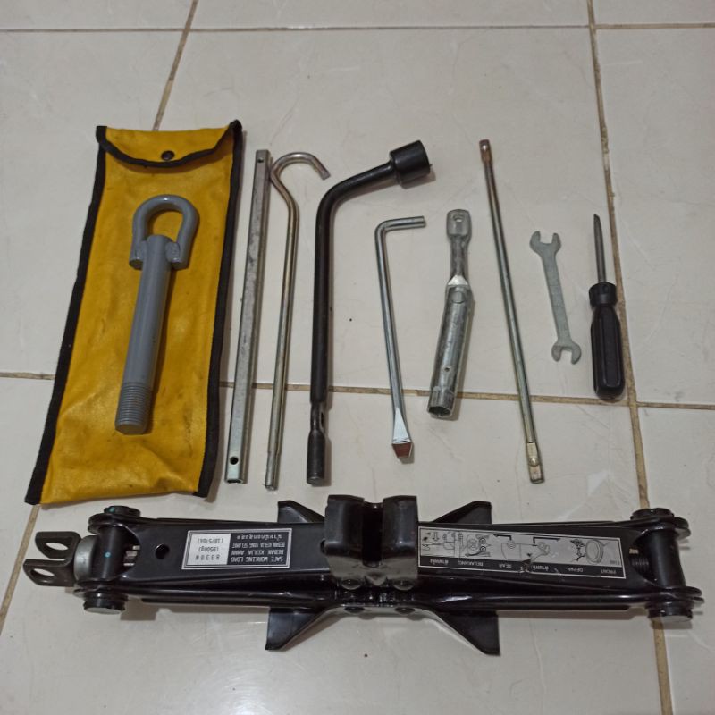 Jual dongkrak mobil tool kit toyota avanza calya agya daihatsu sigra ...