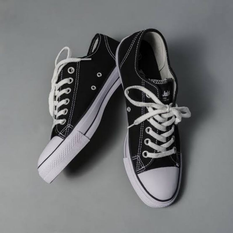 Jual JOHNSON BASIC LOW CUT BLACK WHITE - JS GANG | Shopee Indonesia