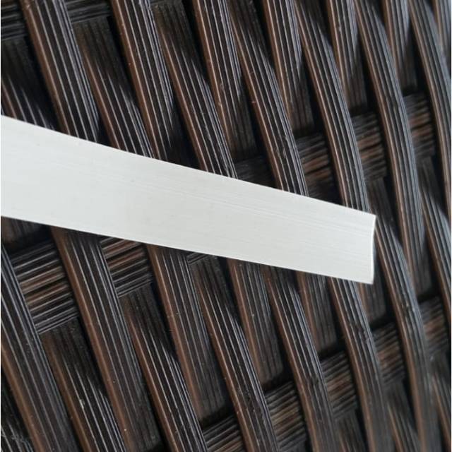 Jual Bahan rotan sintetis warna putih ukuran 12mm harga /kg panjang ...