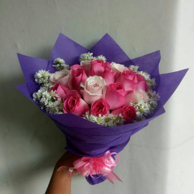 Jual Bucket Bunga Mawar Asli | Hand Bucket | Bucket Wisuda | Shopee ...