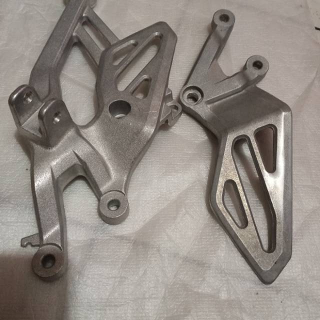 Jual STEP FOOTSTEP DEPAN NEW R15 MT15 ORIGINAL | Shopee Indonesia