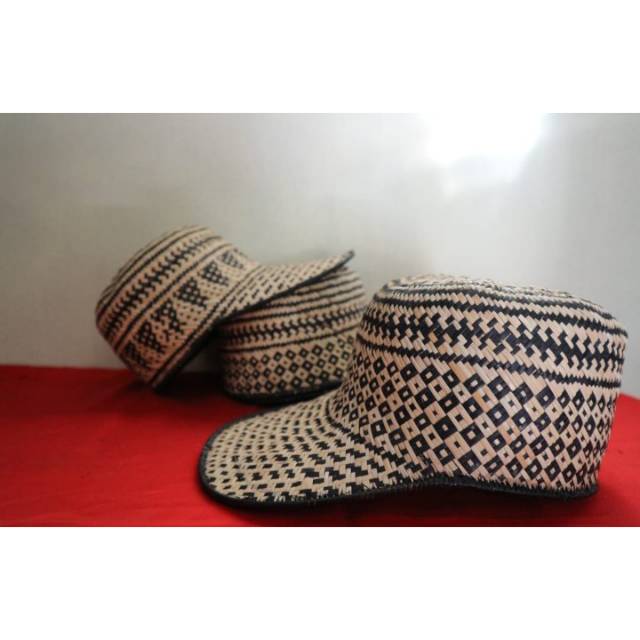 Jual Topi Rotan Topi Anyaman Rotan Topi Bundar Topi Pet Khas Dayak ...