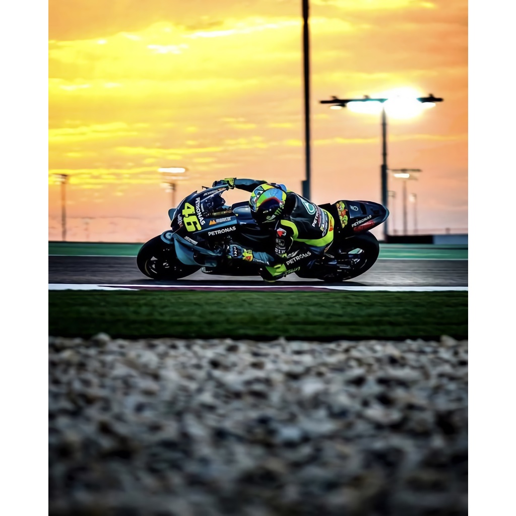 Jual POSTER MOTOGP VALENTINO ROSSI (BISA CUSTOM) | Shopee Indonesia