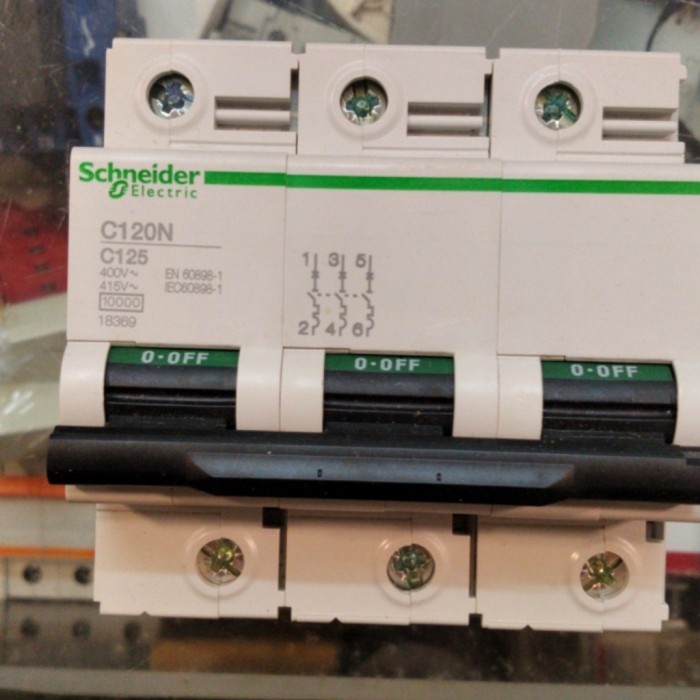 Jual MCB Schneider C120N 3P 80A, 100A, 125A 3phase 10kA | Shopee Indonesia