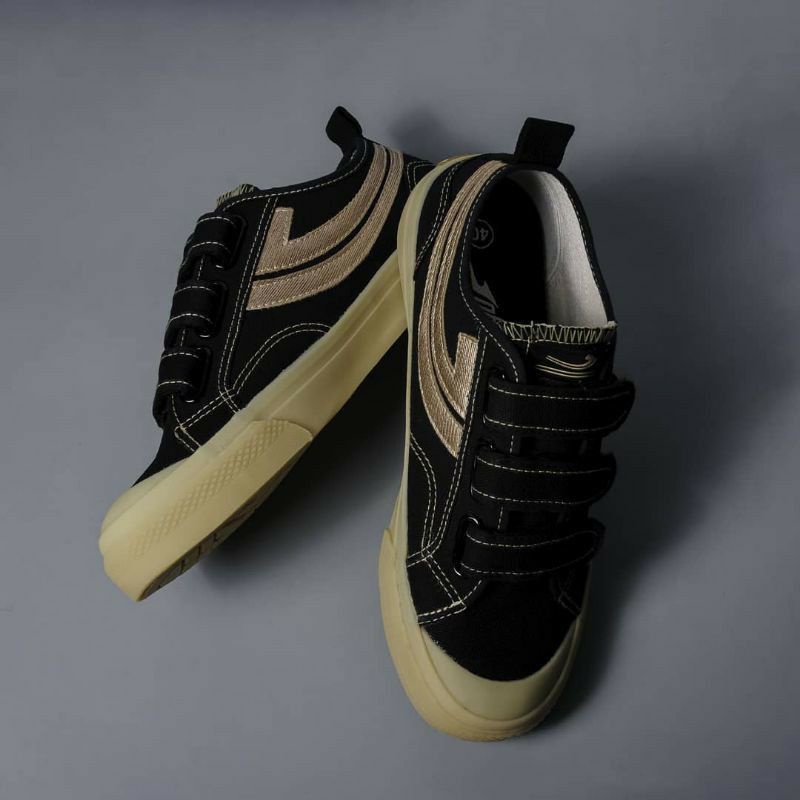 Jual Sepatu Johnson Galaxy X Black gum Low cut(Lc) Original | Shopee ...