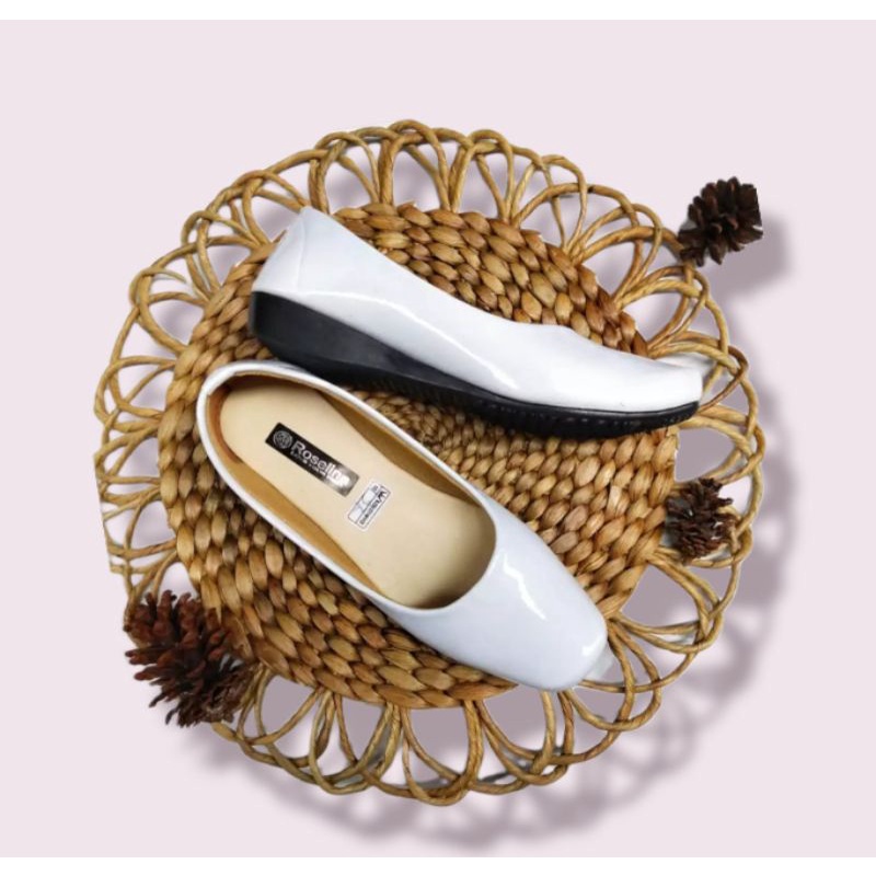 Jual Sepatu Pantofel Kerja Perawat Sekolah Wanita Putih GLOSSY FLAT ...