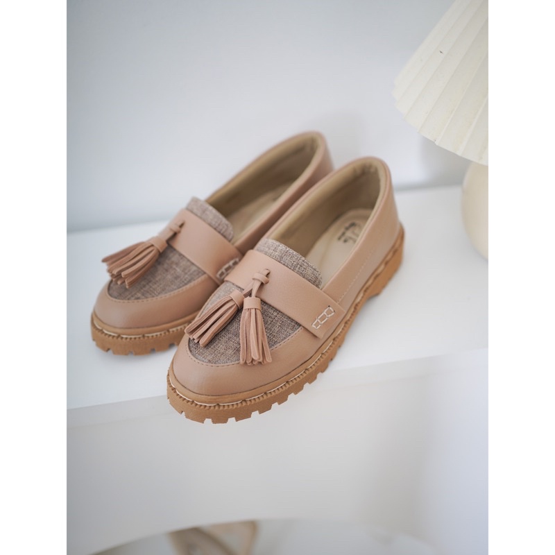Jual ELOISE DOKMART - Sepatu watnita/ Docmart wanita/ Loafers | Shopee ...