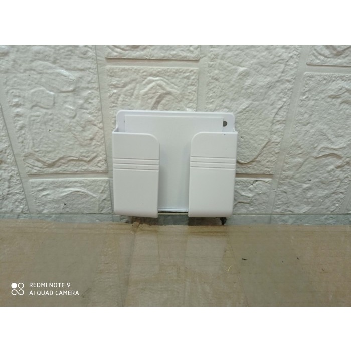 Jual Tempat holder Charger hp Remote Tempel DindingPutih | Shopee Indonesia