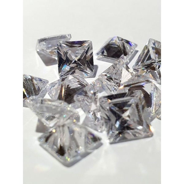 Jual Permata Sirkon 2x2 mm kotak Cubic Zirconia AAA White Square Cut | Shopee Indonesia