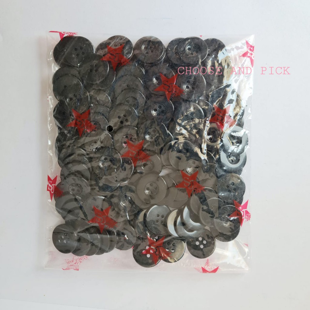 Jual Kancing Baju Hitam Putih Lubang 4 ukuran 24L 28L dan 40L / Kancing ...