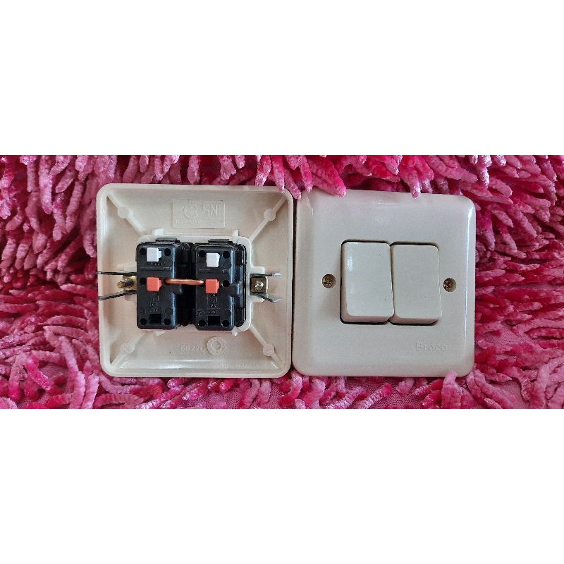 Jual saklar seri n.g broco/saklar lampu isi 2 broco | Shopee Indonesia