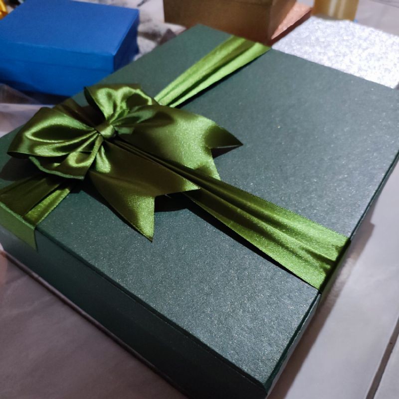 Jual BOX KADO HAMPERS KOTAK PARCEL LEBARAN HIJAU TUA PITA ARMY 2 | Shopee Indonesia