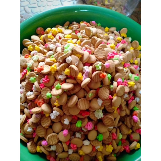 Jual Gem Bunga 250gram | BISKUIT GEM BUNGA | Cemilan jadul | Shopee ...