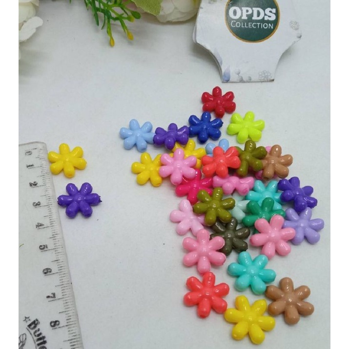Jual 70 pcs akrilik bunga daysi 2cm | Shopee Indonesia