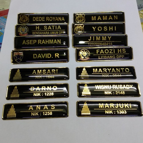 Jual Papan Nama Nama Dada Name Tag Plat Kuningan Resin Papan Nama Gold ...