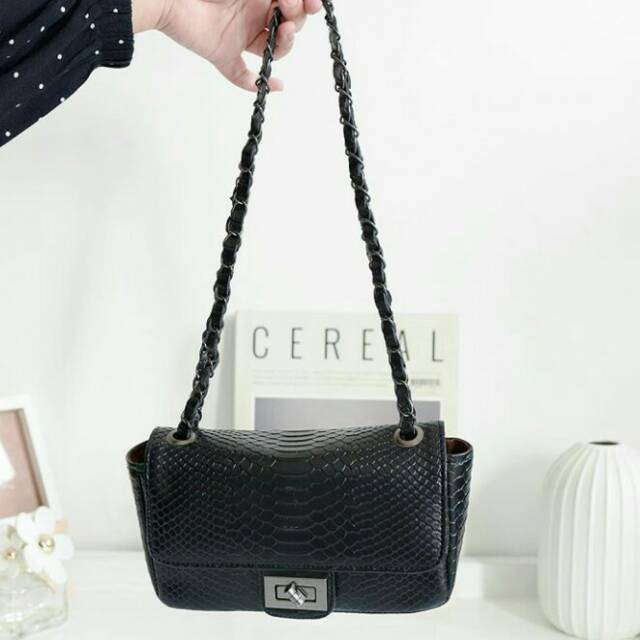 Jual kyra bag black by @local.id | Shopee Indonesia