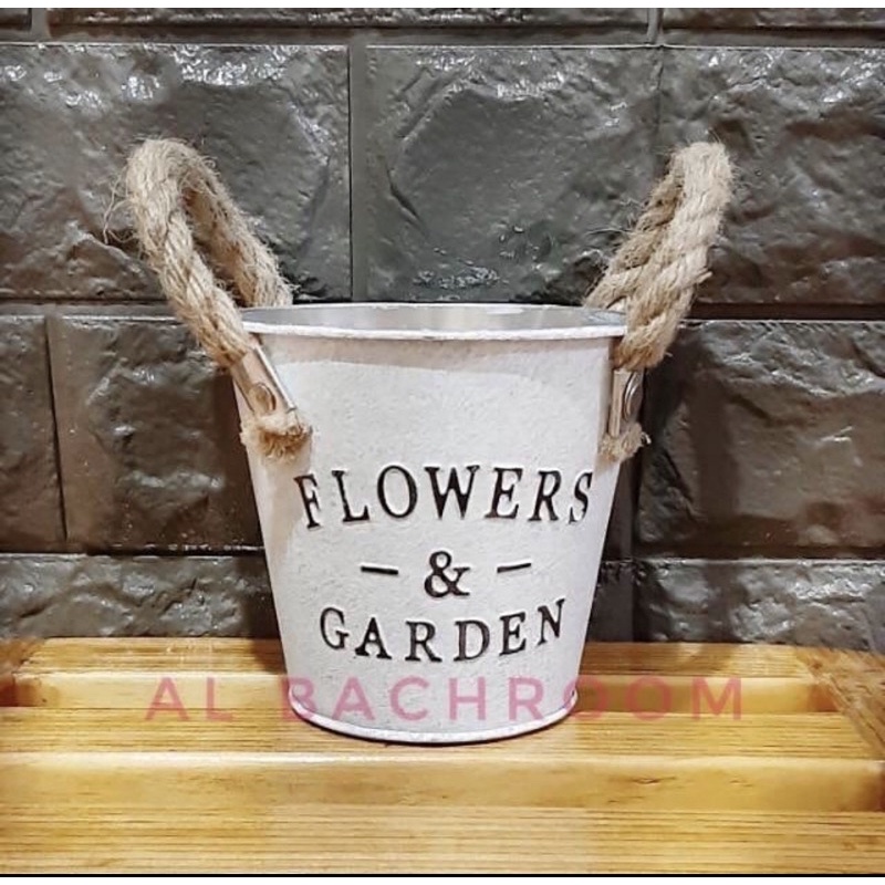 Jual Pot Bunga Kaleng Flower & Garden - Vas Pot Tanaman Artificial ...