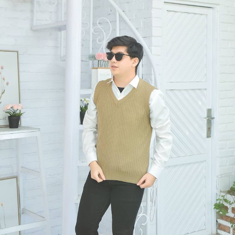 Jual Vest Rajut / Vi Vest / Bisa di pakai cowok dan cewek / Rajut halus ...