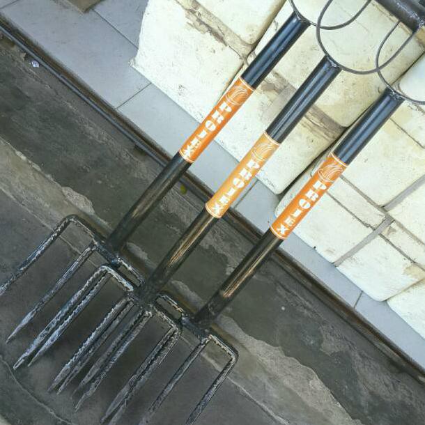 Jual Sekop Skop Cangkrang Besar Tebal Garpu Garukan Sampah Taman Kebun ...