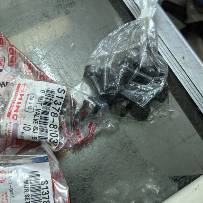 Jual baut setelan klep hino lohan jo8e valve screw hop original ...