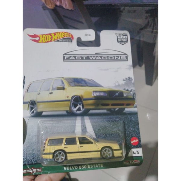 Jual hotwheels premium fast wagon volvo 850 estate kuning ban karet ...