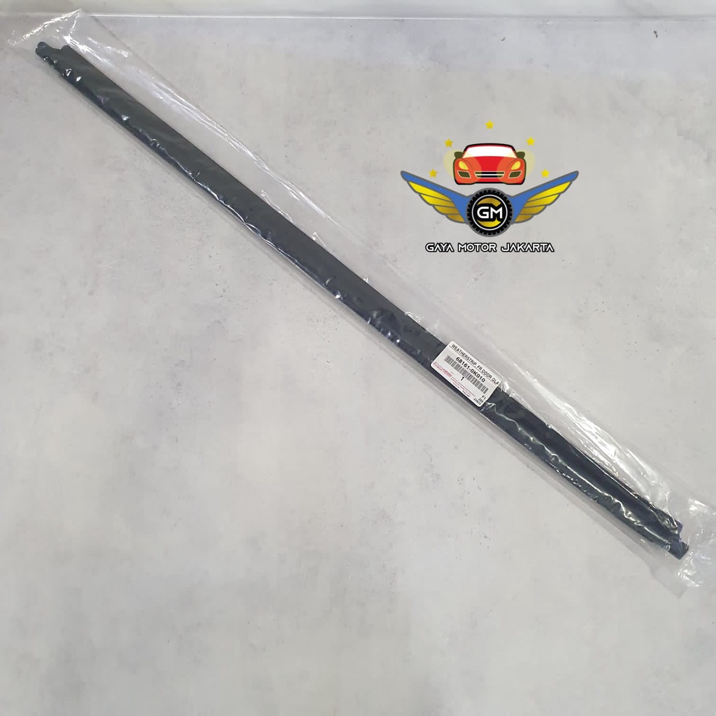 Jual Pelipit Pintu Karet Kaca Luar Depan Kanan Fortuner Lama-Hilux ...