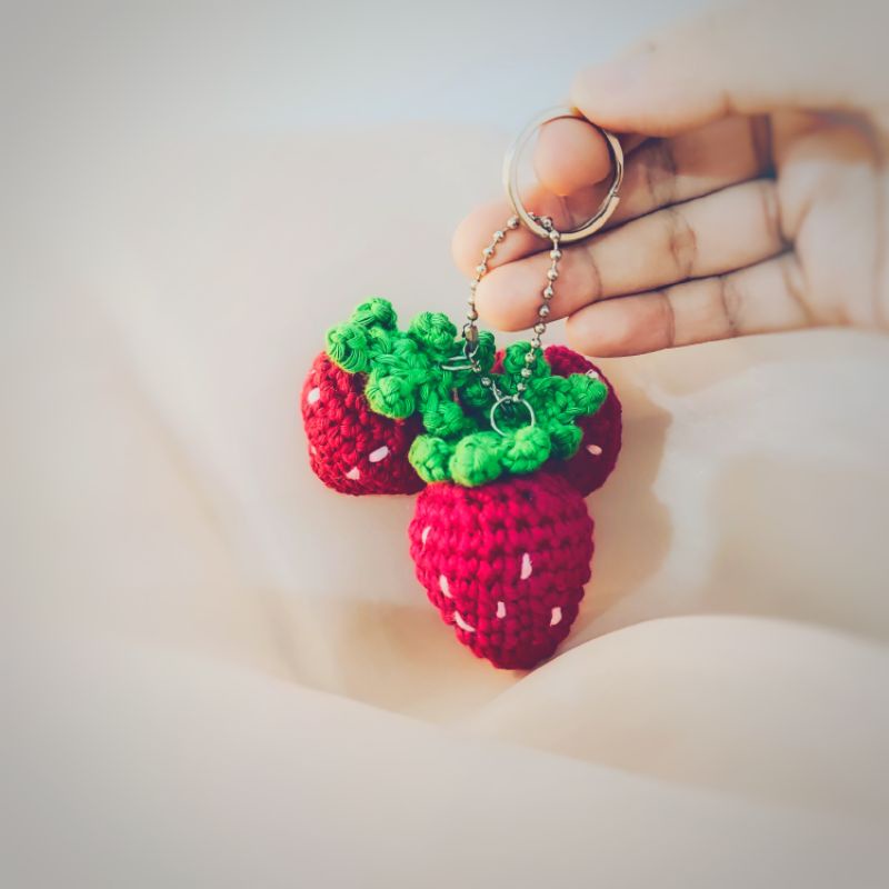Jual Gantungan kunci buah buahan - Ganci Buah Strawberry | Shopee Indonesia