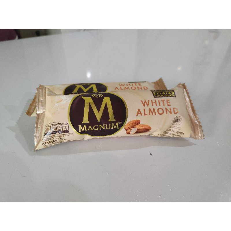 Jual Ice Cream Wall's Magnum White Almond Es Krim | Shopee Indonesia