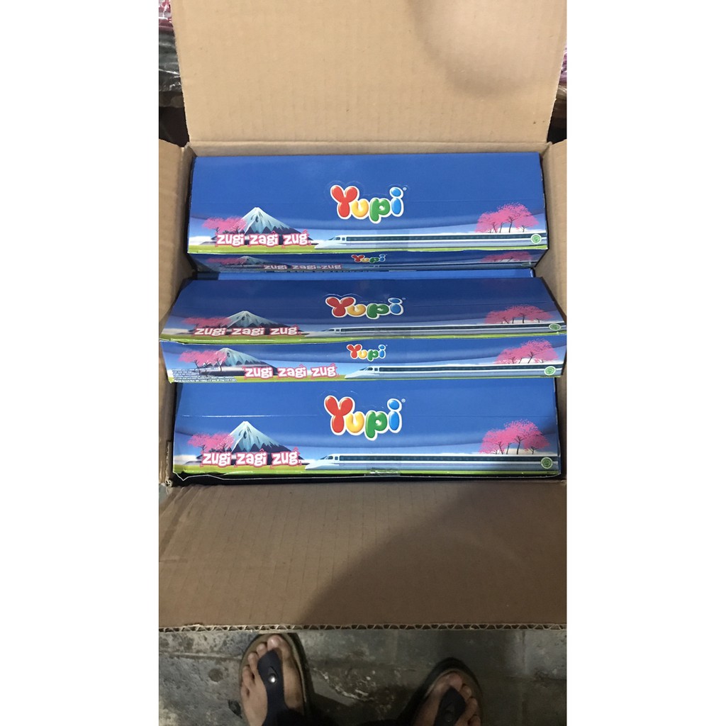 Jual Yupi Zugi Zagi Zug 1 Pak Box Dus 12 Pcs - Jelly Manis | Shopee ...